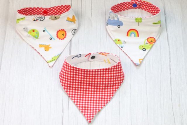 15 Minute Baby Bandana Bib Pattern ( Free Pattern) - Sew Crafty Me