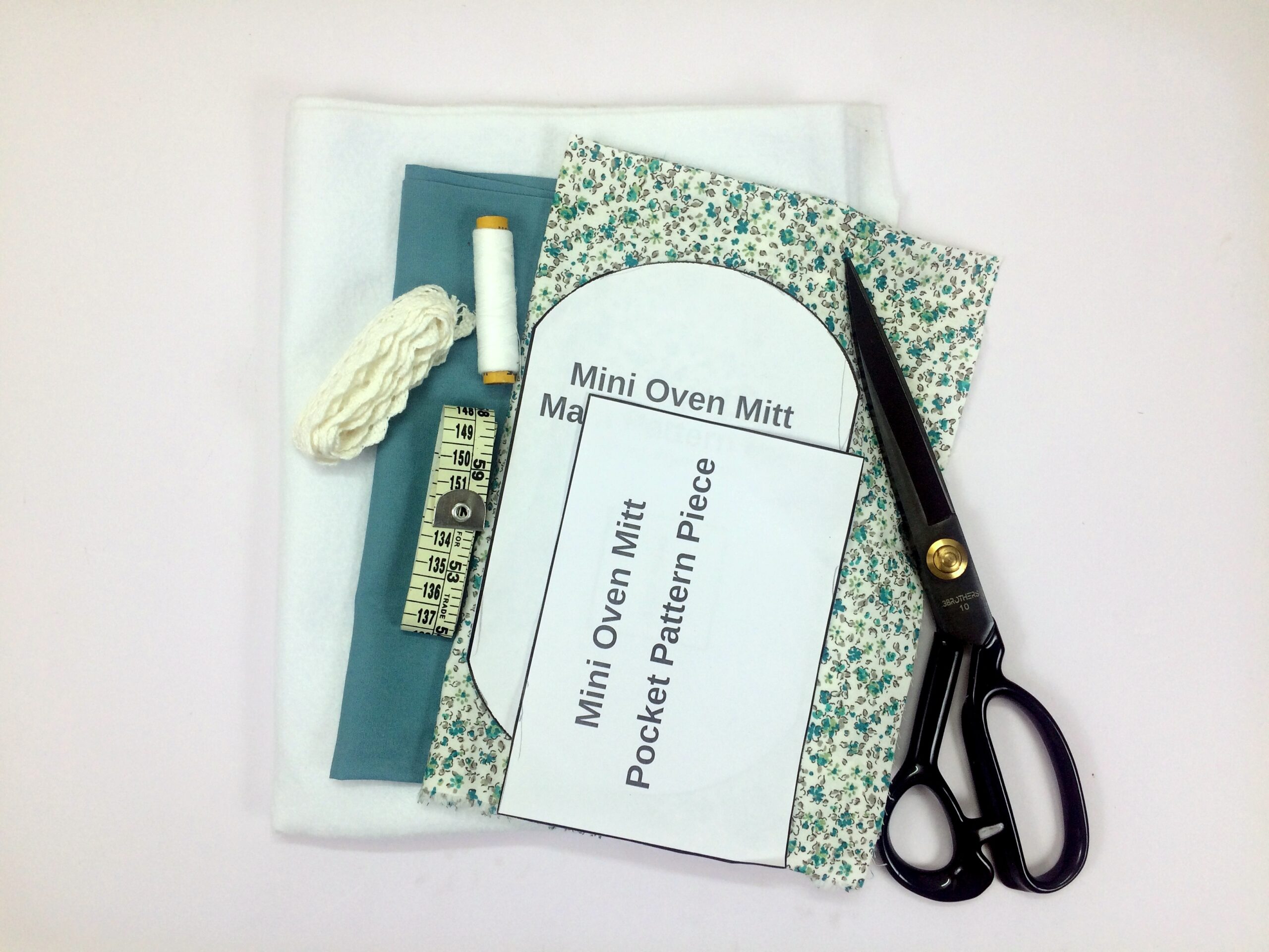 Easy Oven Mitts Sewing Pattern - Sew Crafty Me