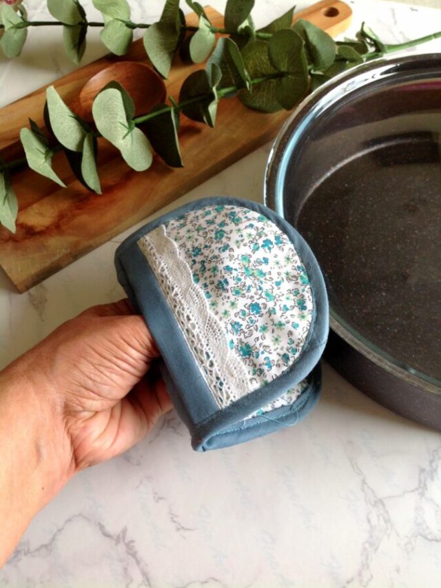 Stitch Your Own Oven Mitts: The Beginner-Friendly Pattern - Sew Crafty Me